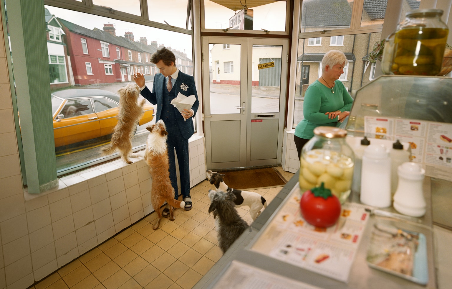 Harry Styles stars in the new men’s Gucci Tailoring campaign. - Gucci ...