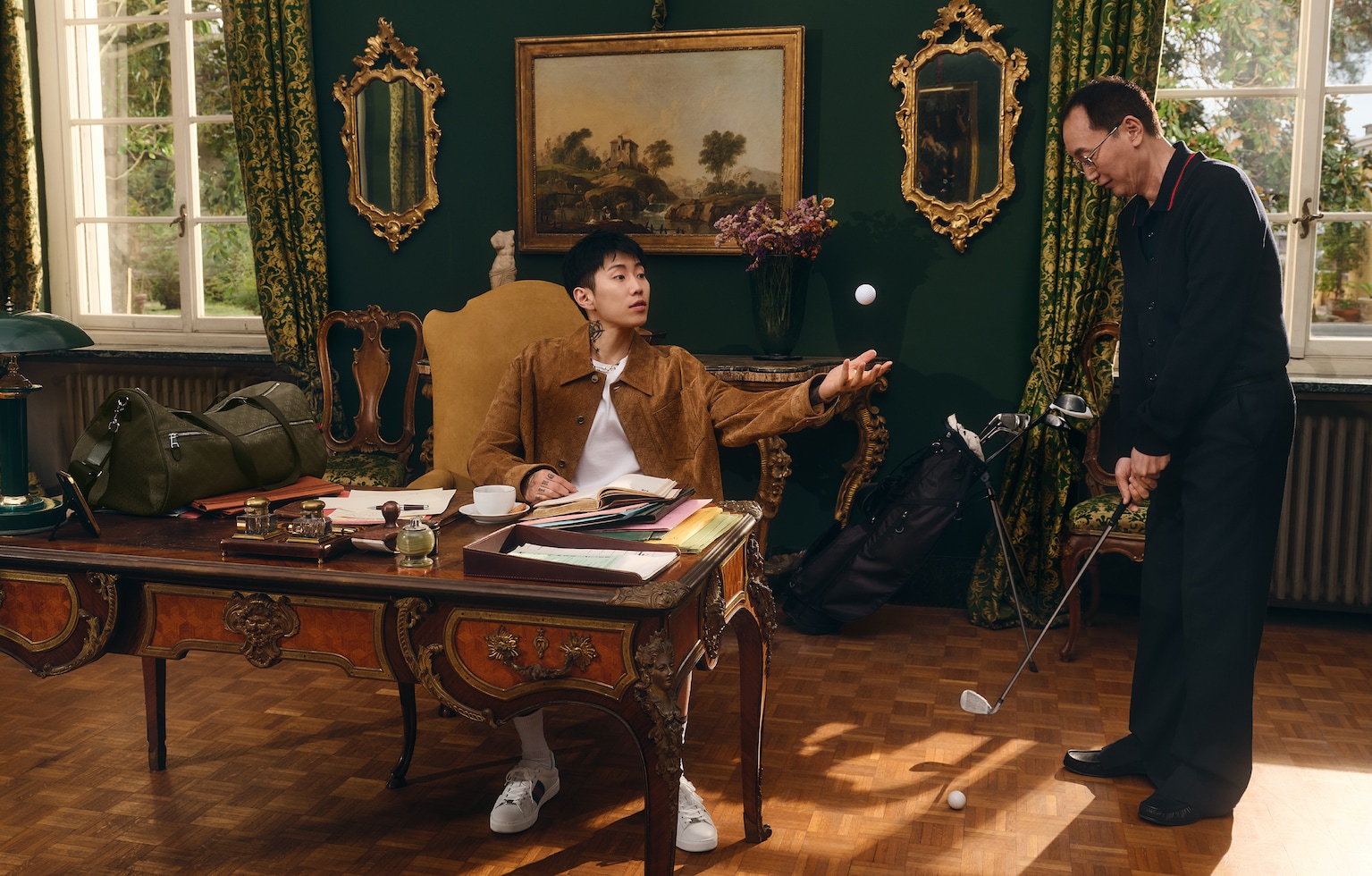 新たなヴィジュアルストーリー「Gucci Together」で、写真家のティナ・バーニーは父と息子の深い絆を描き出しました。 - グッチ ダイアリ