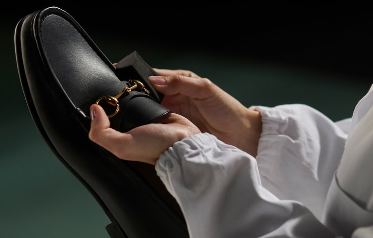 Watch as the journey of craftsmanship behind the Gucci Horsebit 1953 ...