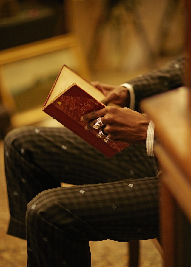 Writer Chris Breward identifies the dandy in the men’s Pre-Fall 2017 ...