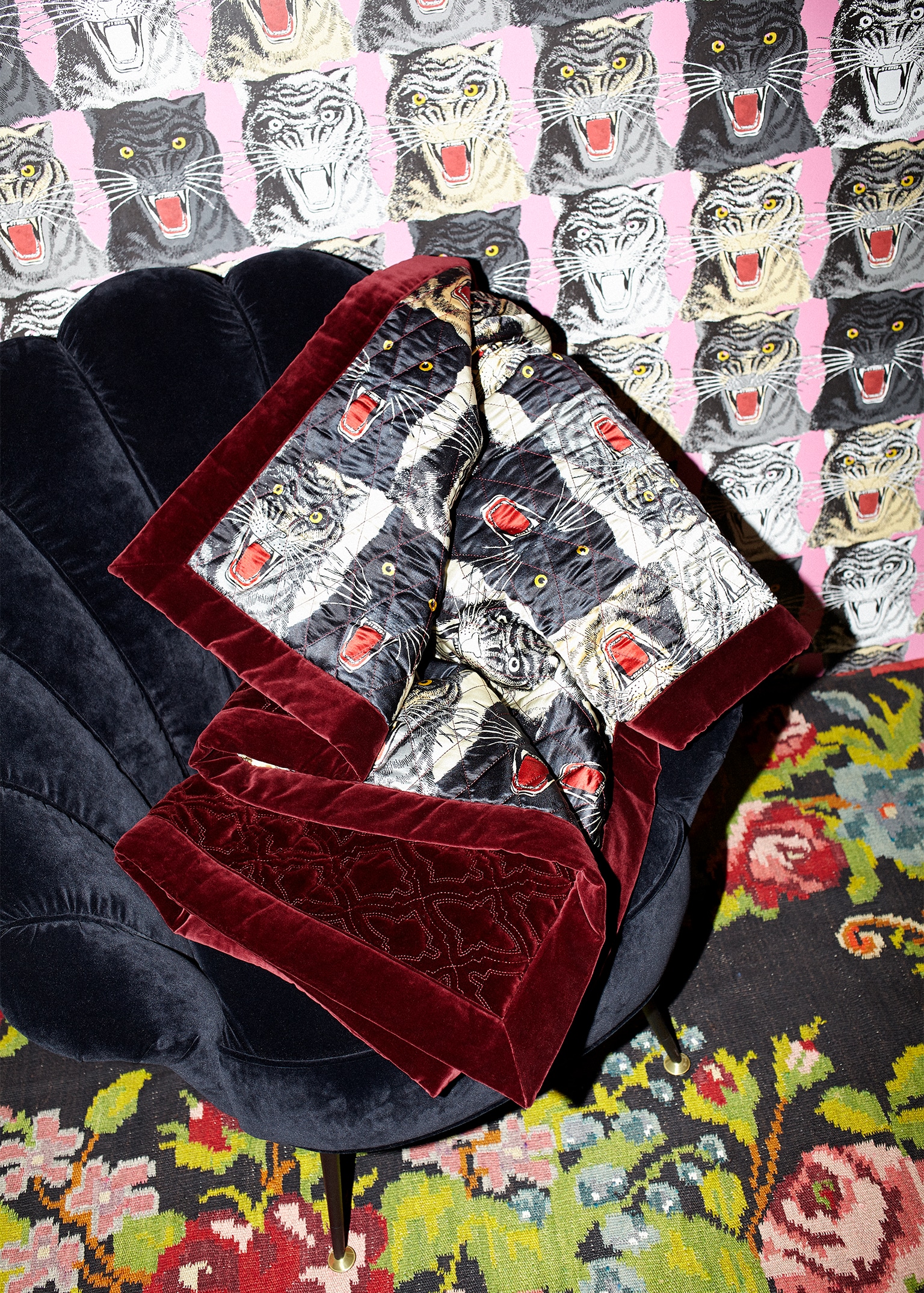 Hollywood in the 50s, animals, insects and traditional umbrella stands ...