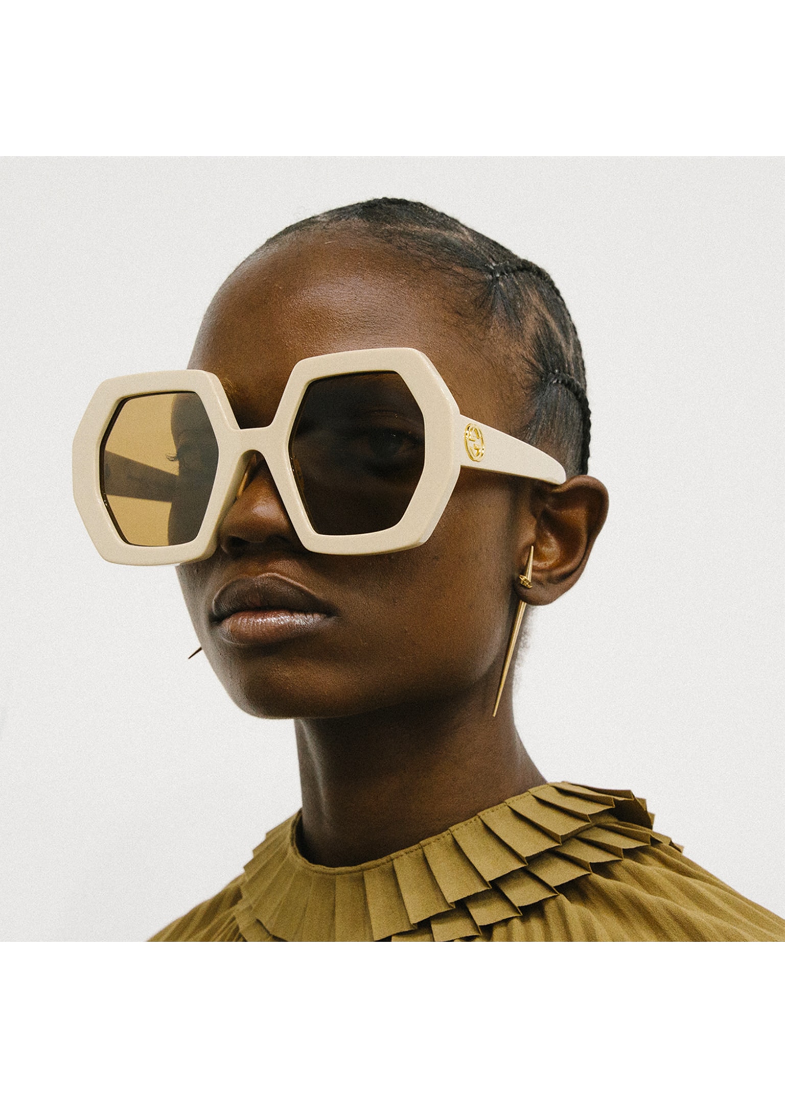 Close up on faces and beauty details from the Spring Summer 2020 ...