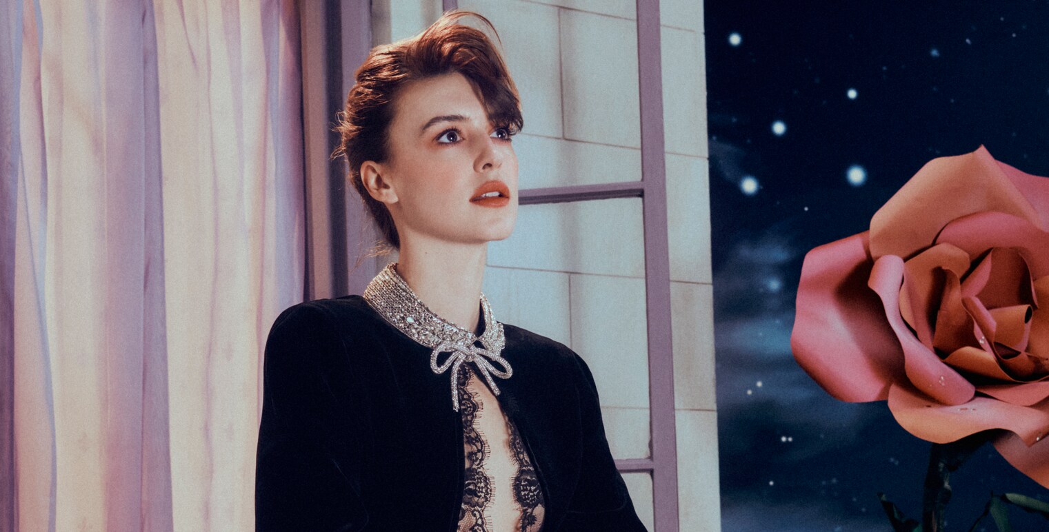 Daisy Edgar-Jones y GG Marmont en la clave retro de Dazed. - Gucci Stories