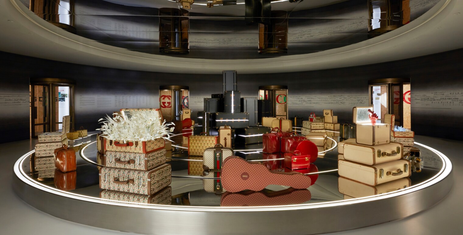 Gucci Cosmos นับเป็นครั้งแรกที่ไอเท็มดั้งเดิมสุดไอคอนิกของแบรนด์จะ ...