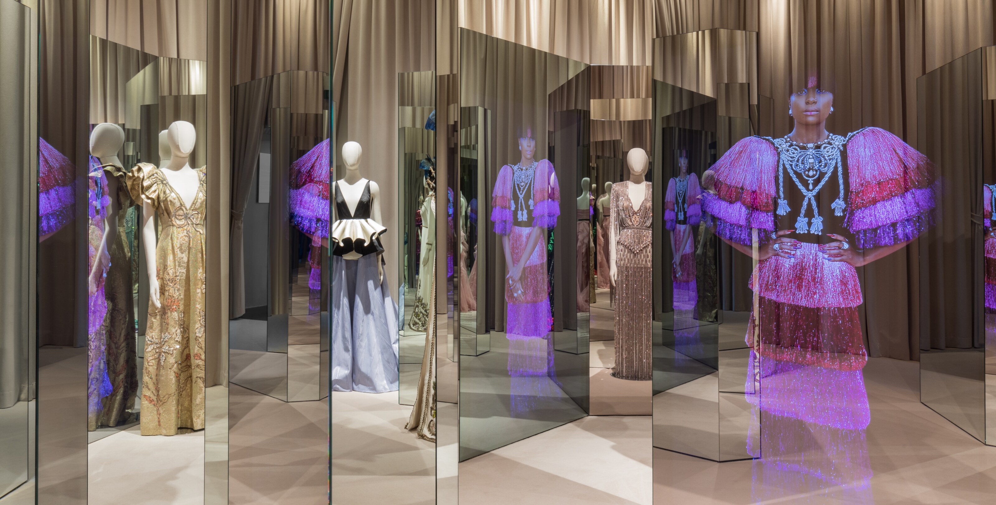 Mit Gucci Visions präsentiert das Haus sein kreatives Schaffen der letzten 100 Jahre in einer ...