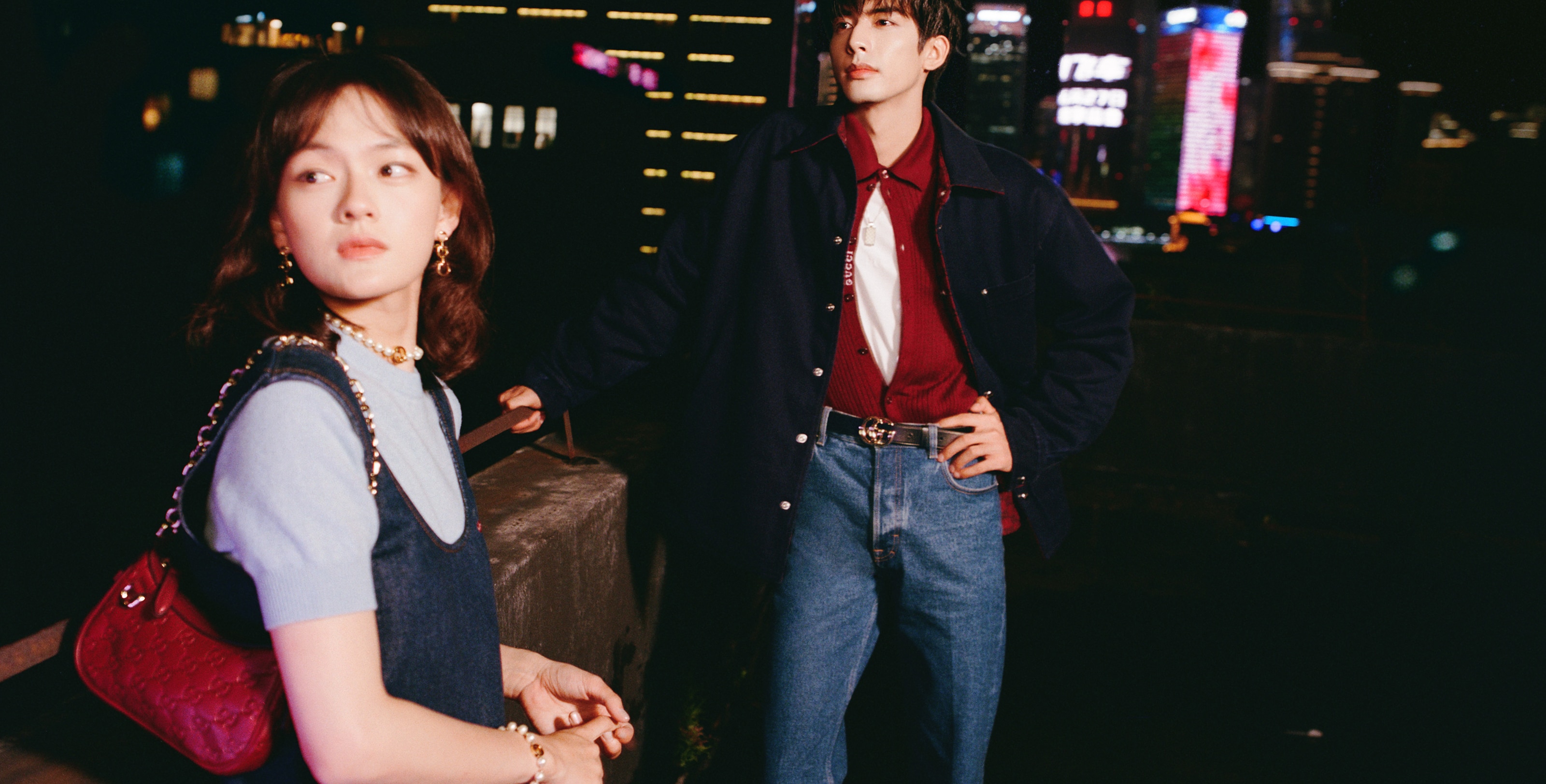 品牌匠心呈献全新广告形象大片，捕捉品牌大使宋威龙和文淇的温馨瞬间。