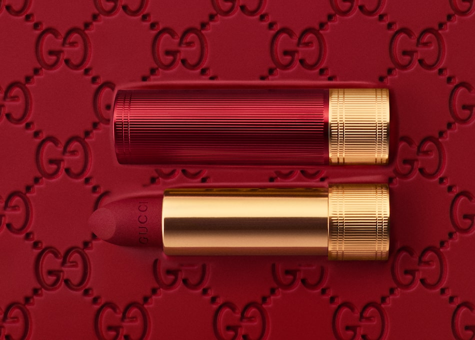 A new chapter for the Gucci Flora collection unfolds with Miley Cyrus ...