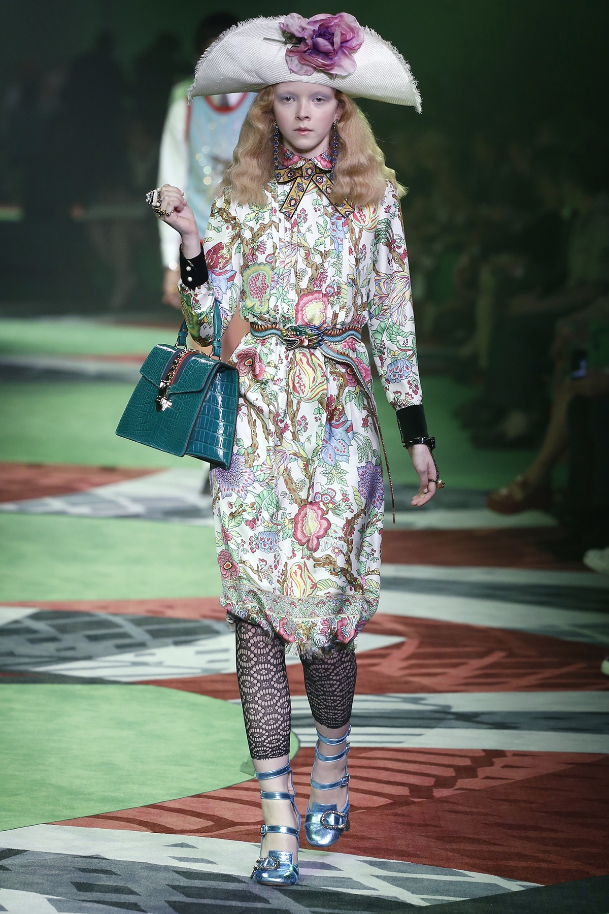 See every look from the Men’s Spring Summer 2017 Runway. - Gucci Stories