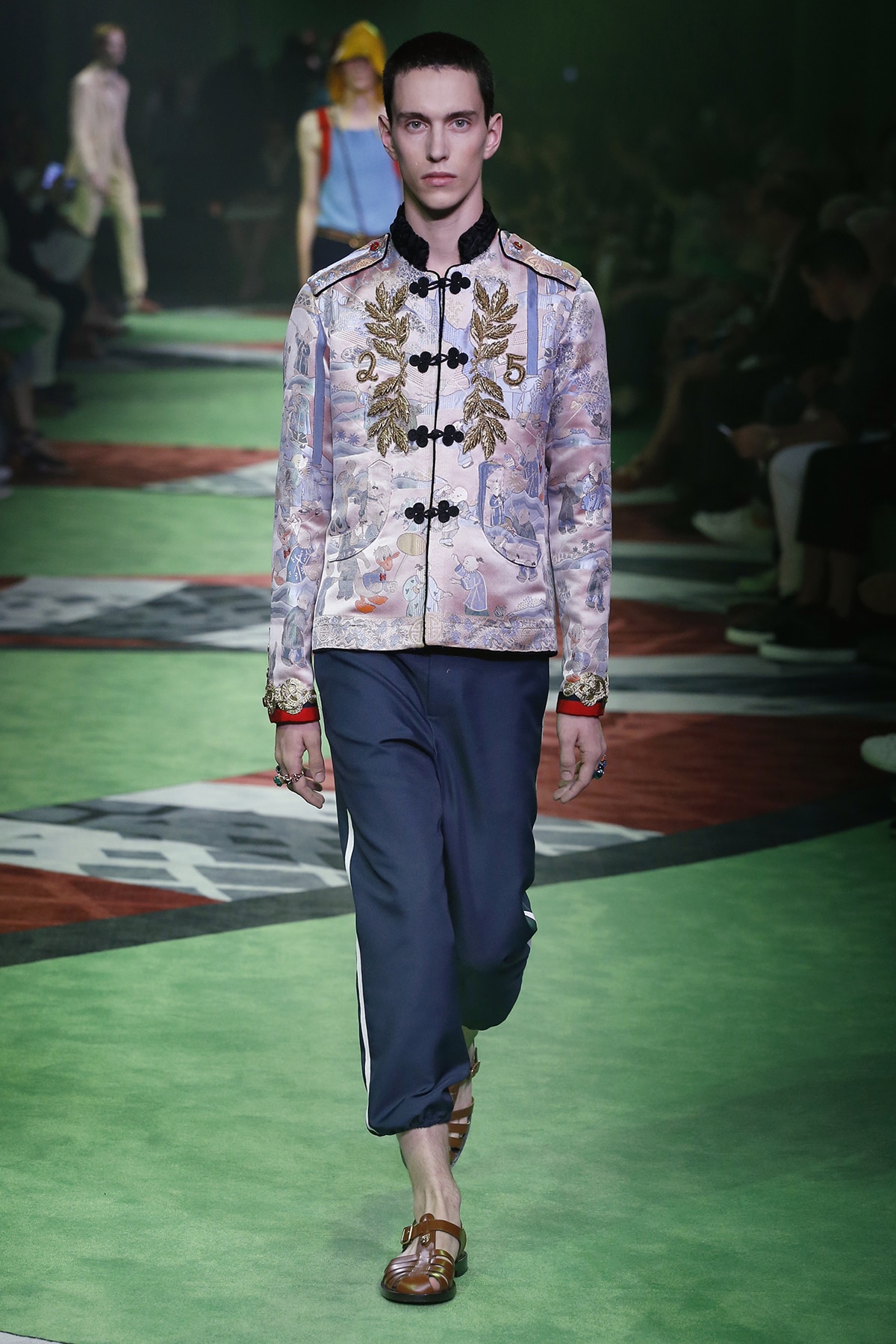 See every look from the Men’s Spring Summer 2017 Runway. - Gucci Stories