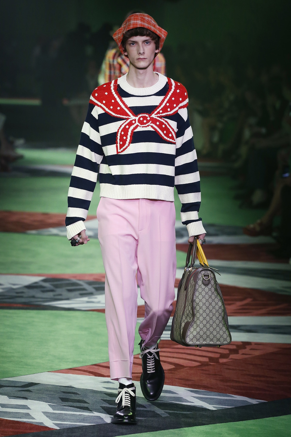 See every look from the Men’s Spring Summer 2017 Runway. - Gucci Stories