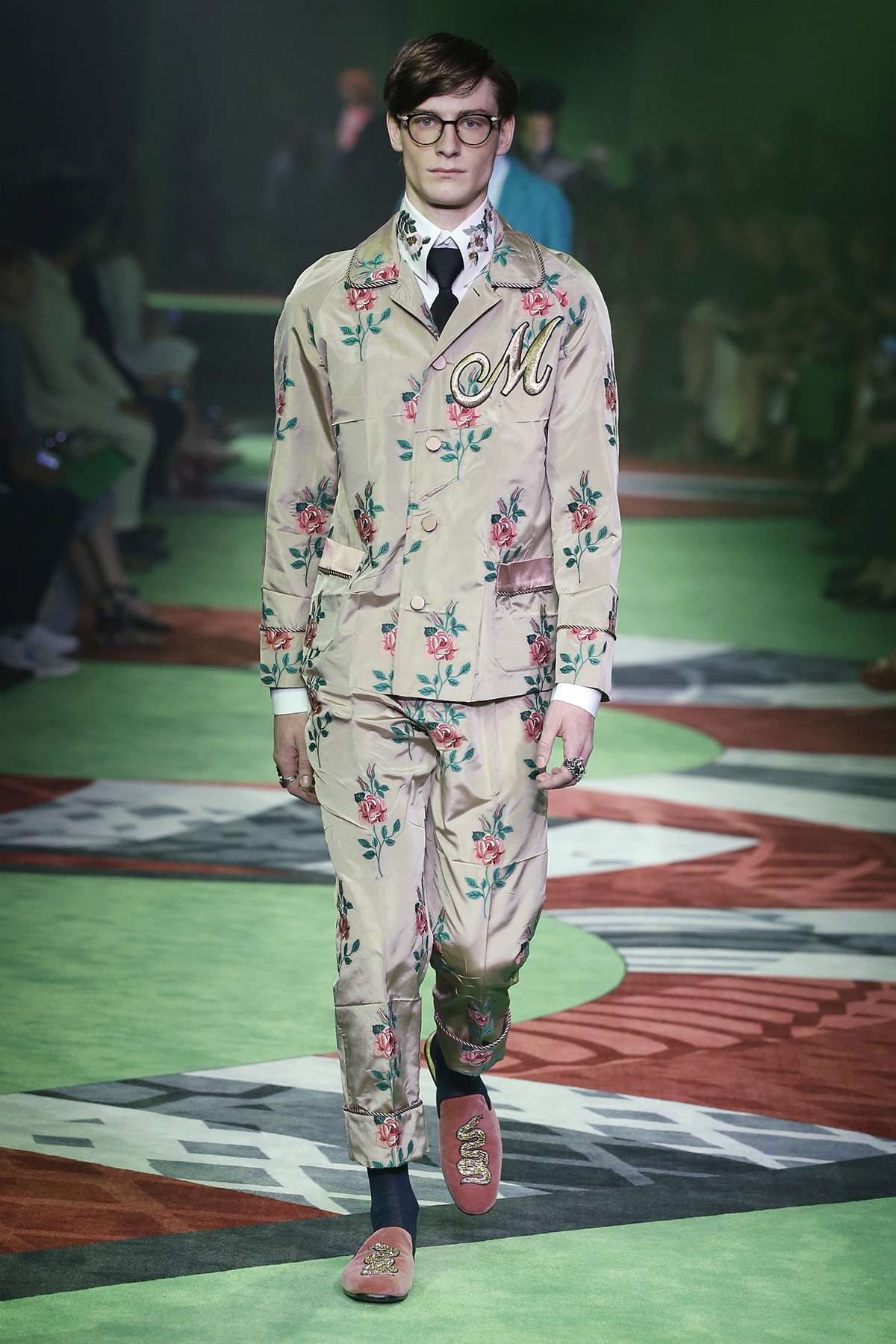 See every look from the Men’s Spring Summer 2017 Runway. - Gucci Stories