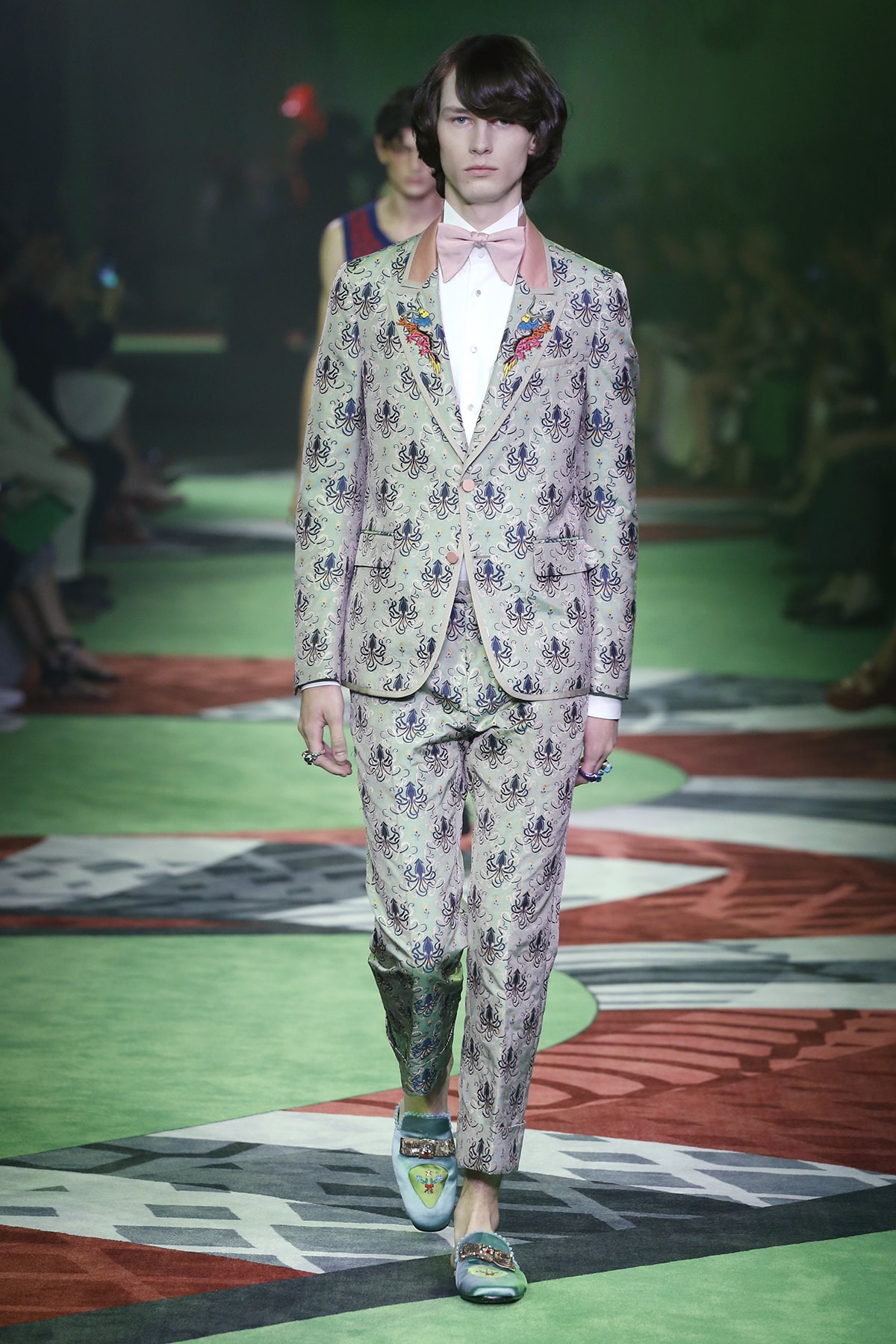 See every look from the Men’s Spring Summer 2017 Runway. - Gucci Stories