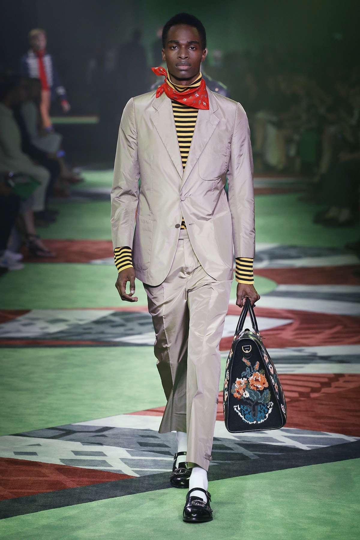 See every look from the Men’s Spring Summer 2017 Runway. - Gucci Stories
