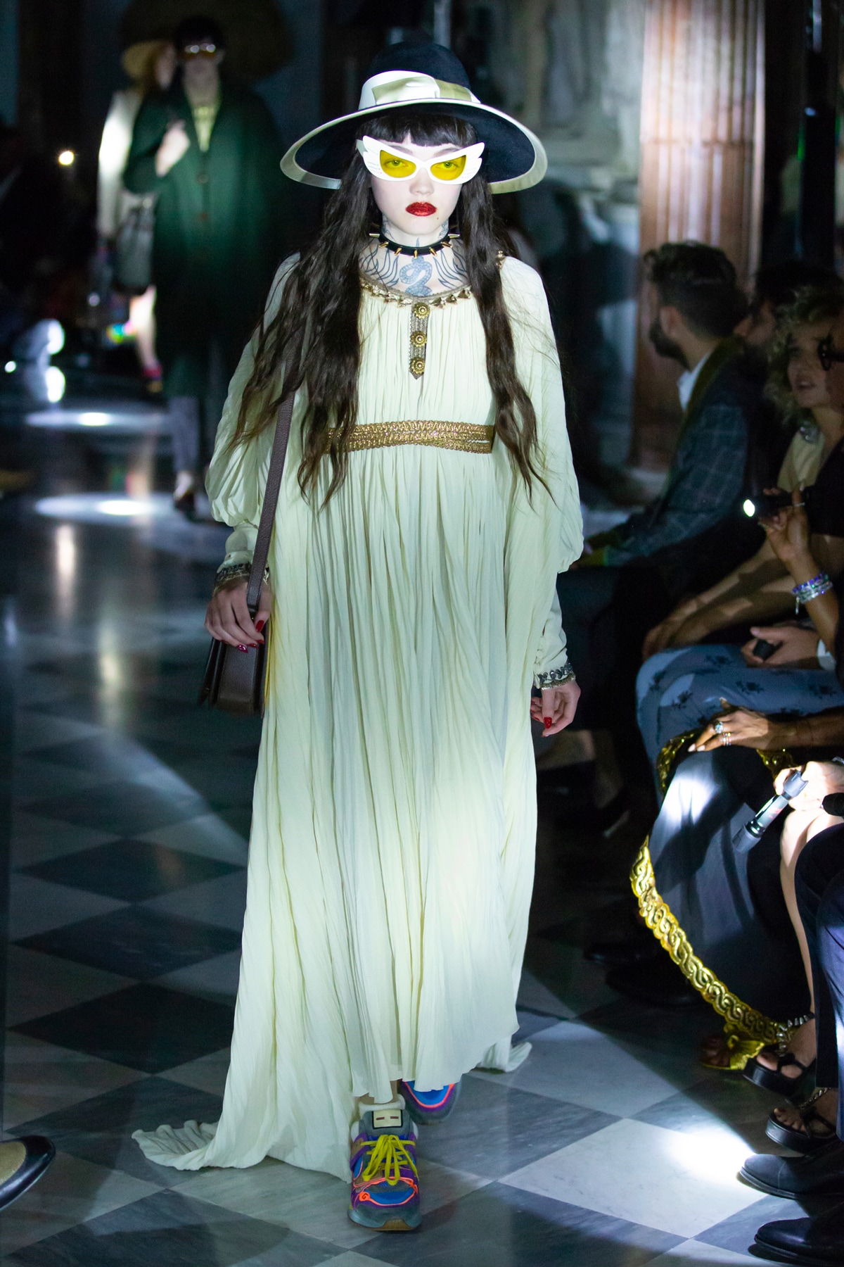 Tutti i look della collezione Gucci Cruise 2020. - Gucci Stories