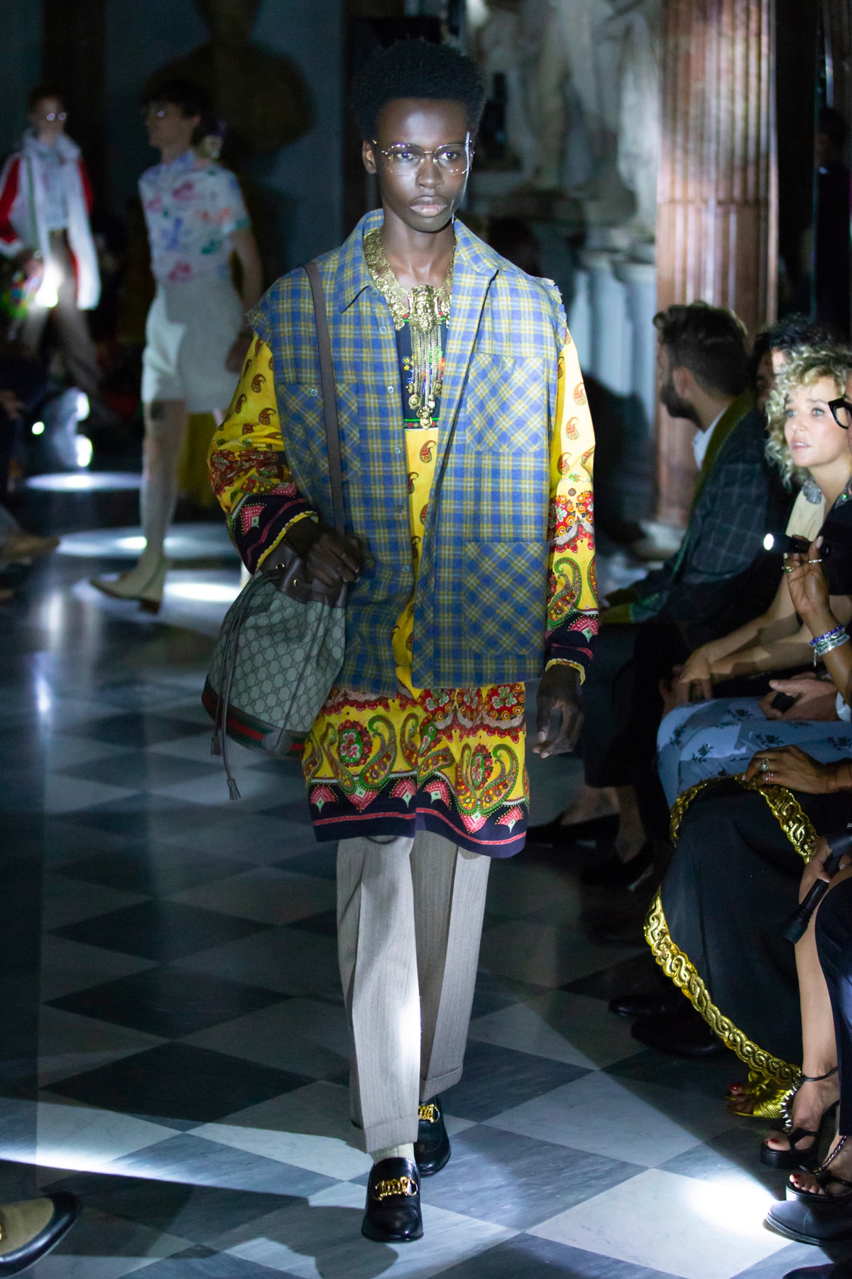 Tutti i look della collezione Gucci Cruise 2020. - Gucci Stories