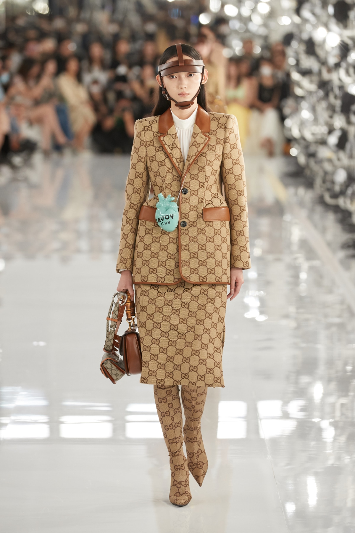 Pour présenter la collection, la Maison a proposé un défilé très ...