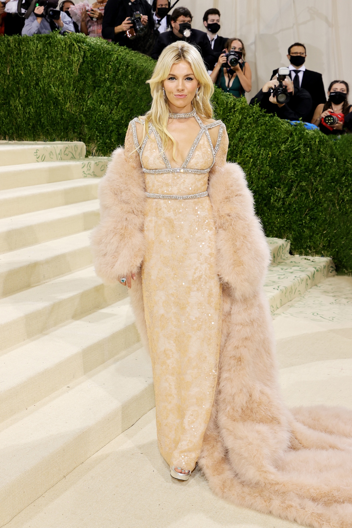 A gallery of guests in Gucci at the Met Gala 2021 - Gucci Stories