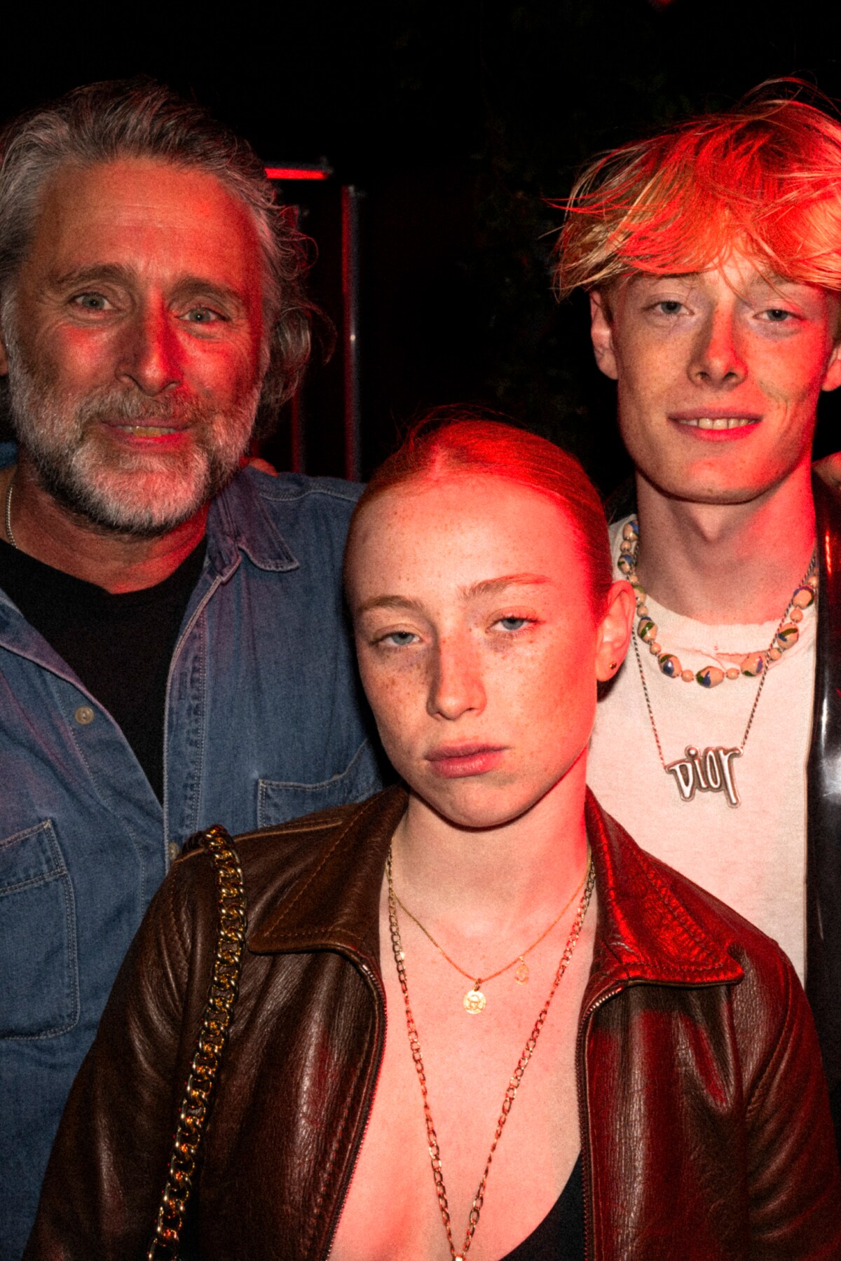 グッチをまとったゲストたちが、ロンドンでの「Gucci Cosmos」展オープニングを祝しました。 - グッチ ダイアリ