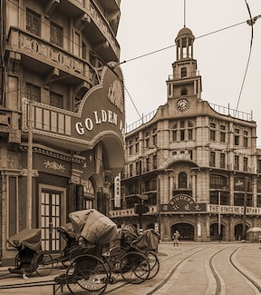 Writer Chris Breward identifies the dandy in the men’s Pre-Fall 2017 ...