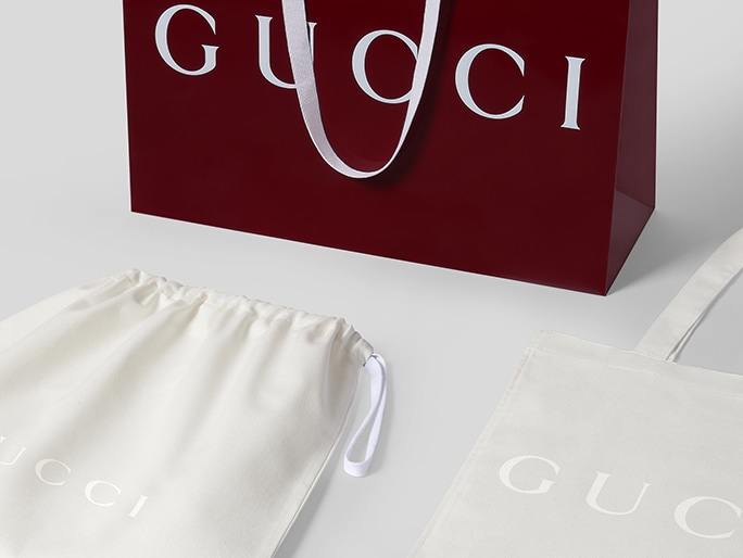 Heron print wallpaper in Rosso Ancora red | GUCCI® US