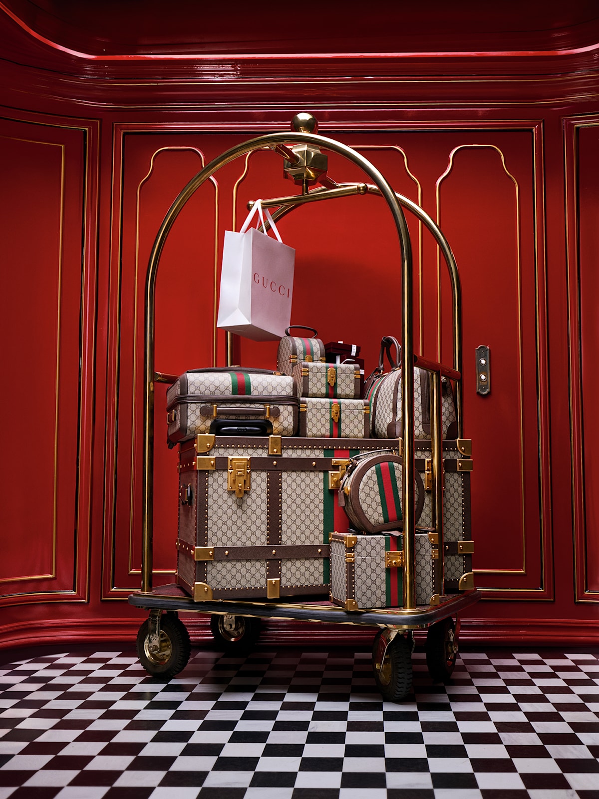 GUCCI® SA Official Site | Redefining Luxury Fashion