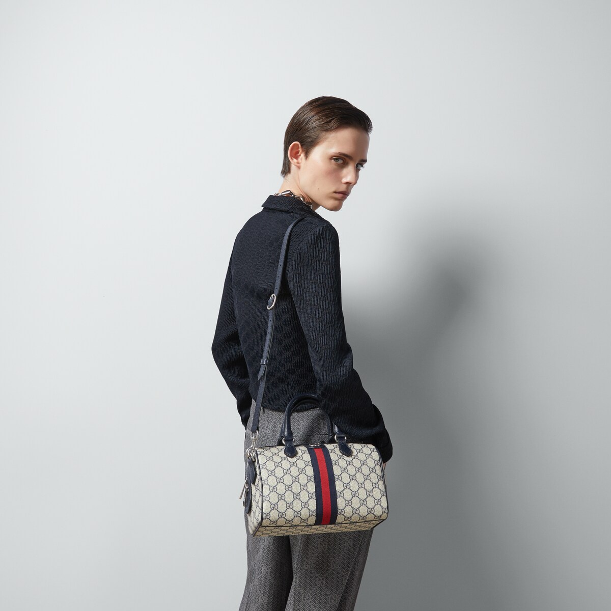 Bolso Boston Ophidia tamaño mediano en GG Supreme beige y azul | GUCCI® ES
