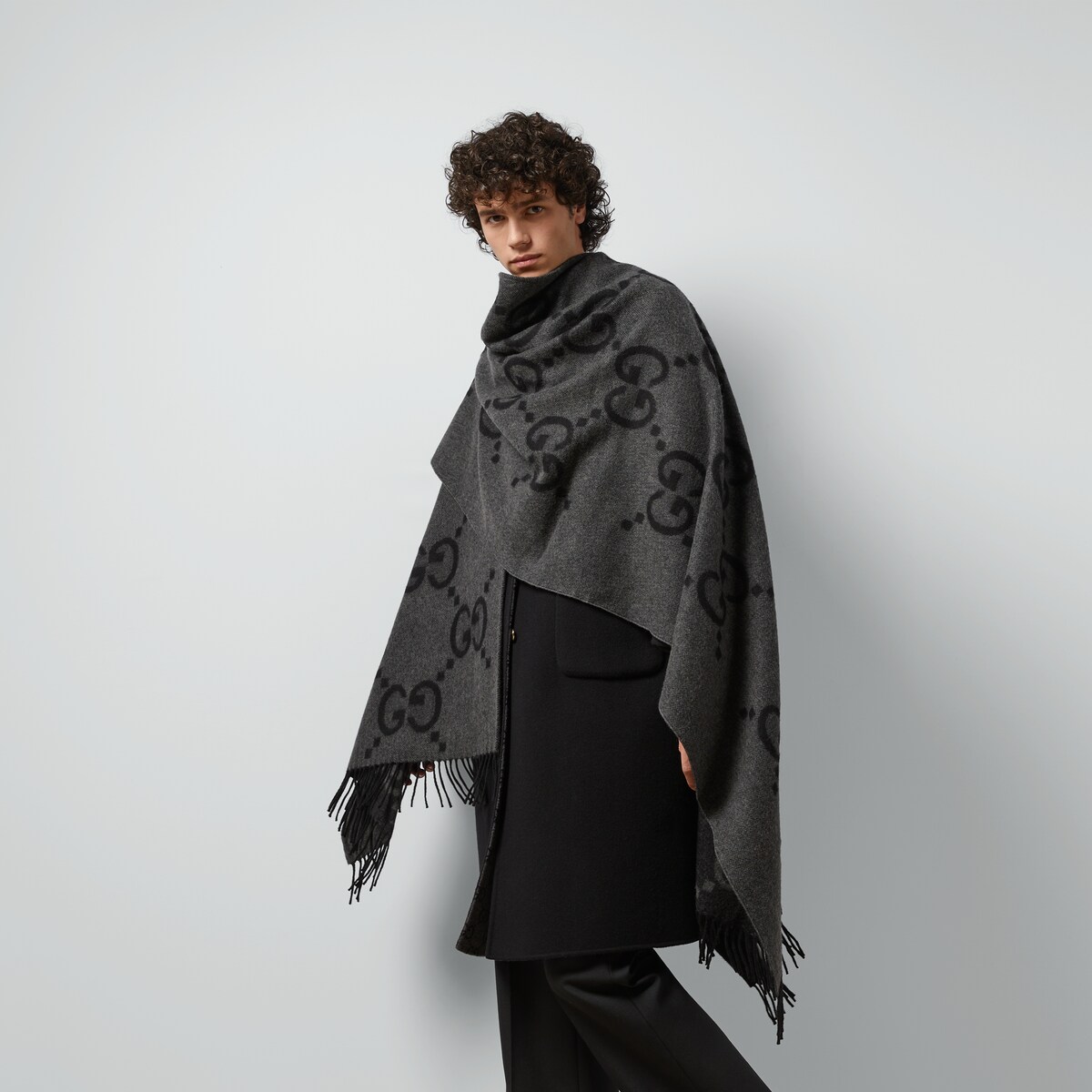 Reversible jumbo GG cashmere cape in dark grey and black | GUCCI® US