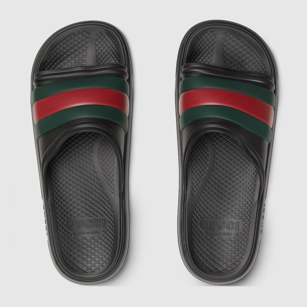 Mules avec bande Web pour homme en caoutchouc noir | GUCCI® FR