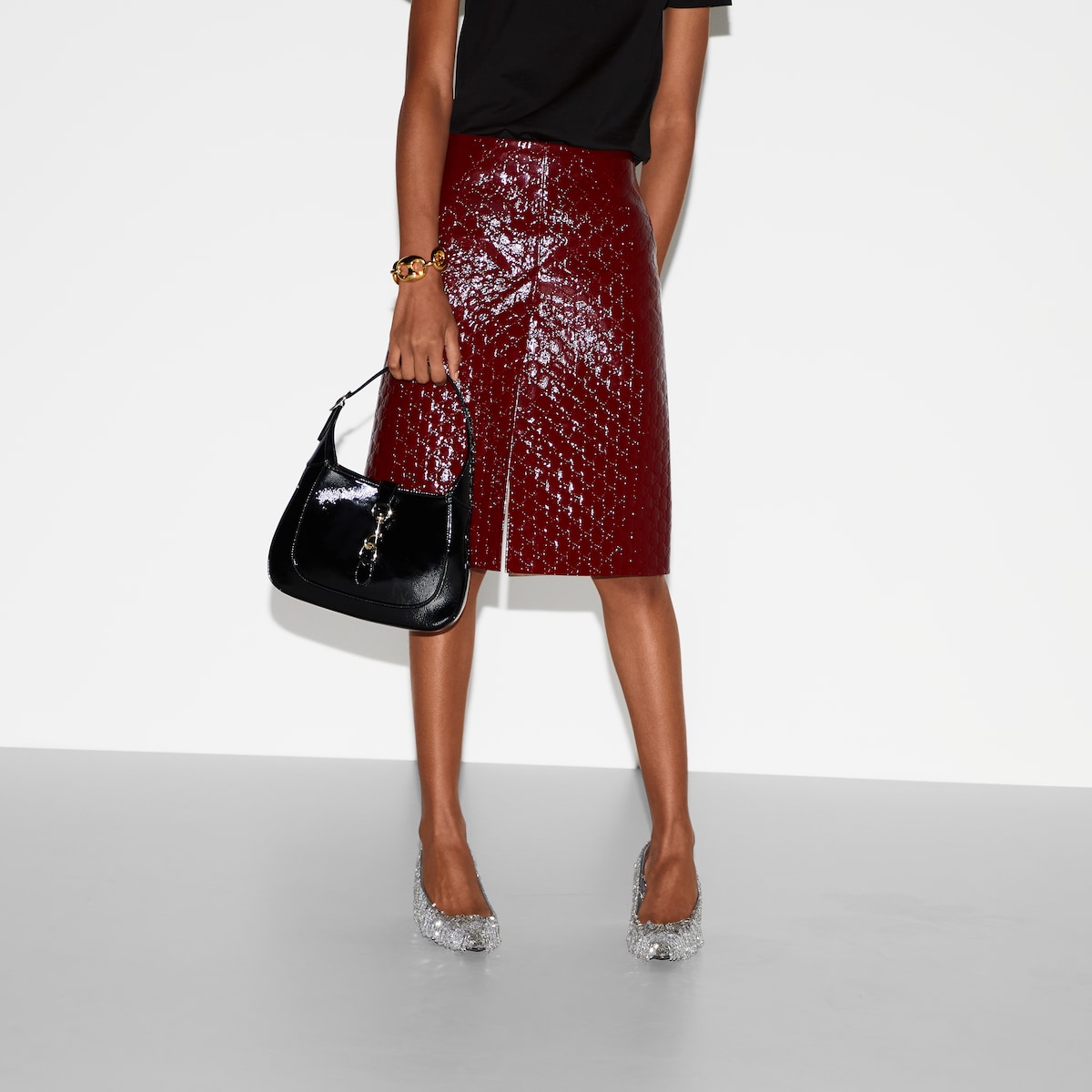 กระเป๋า Gucci Jackie medium bag inหนังแก้วสีดำ | GUCCI® TH