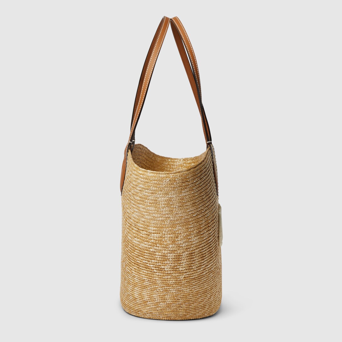 Medium straw tote with Gucci patch in natural straw | GUCCI® NZ