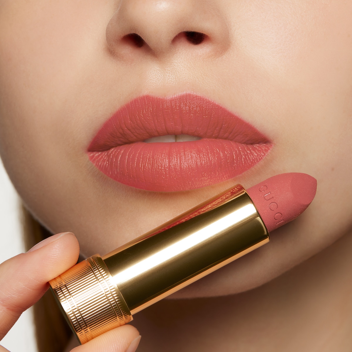 305 Ruby Firelight, Rouge à Lèvres Matte Lipstick | GUCCI® US