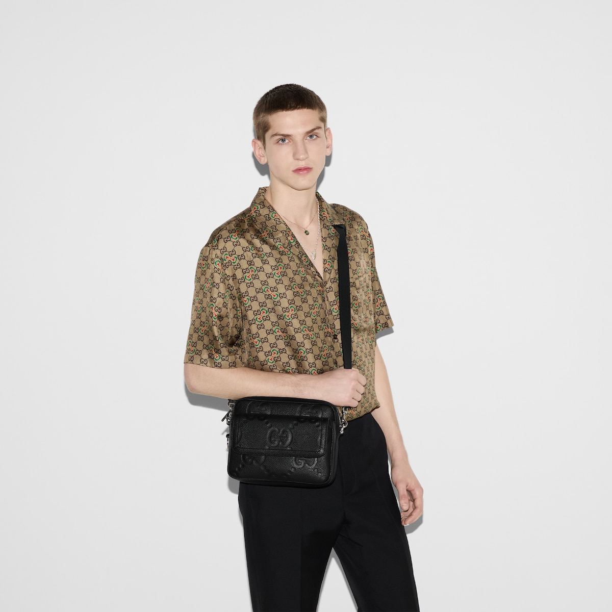 黑色皮革Jumbo GG小型斜揹袋| GUCCI® 香港 黑色皮革Jumbo GG小型斜揹袋| GUCCI® 香港