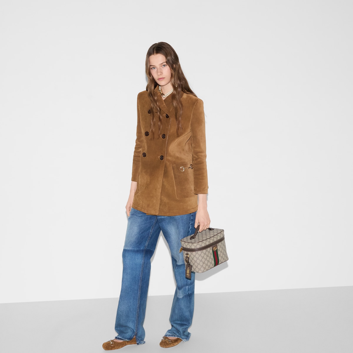 Gucci Savoy medium beauty case in beige and dark brown Supreme | GUCCI® PT