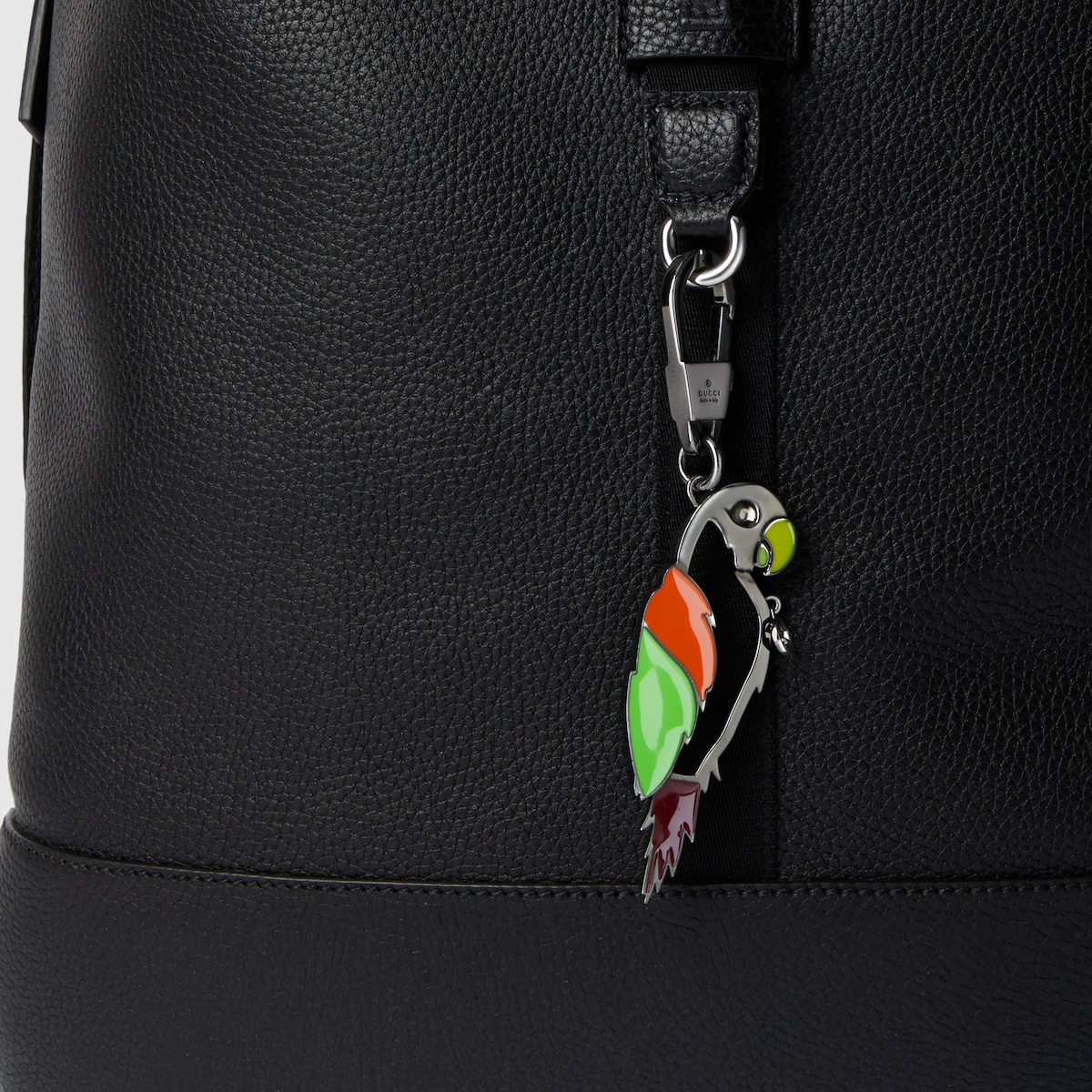 พวงกุญแจ Parrot keychain with Interlocking G inโลหะโทนสีเงิน | GUCCI® TH