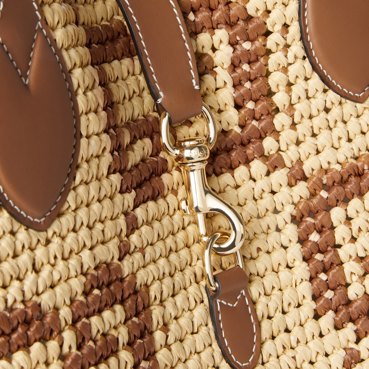 กระเป๋า Large raffia-effect tote bag inผ้าสีธรรมชาติและสีน้ำตาล | GUCCI® TH