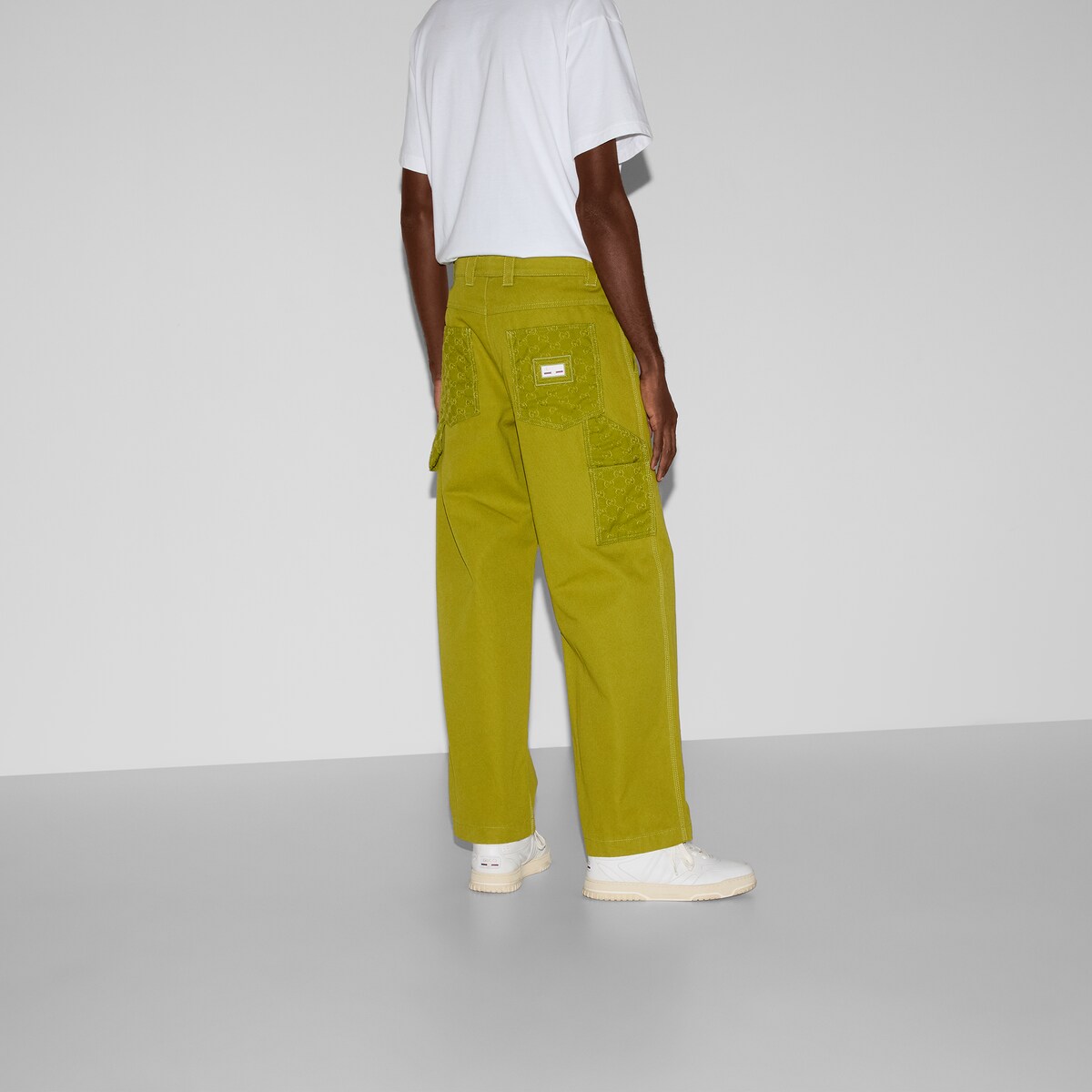 Pantalone in tessuto di cotone pesante con etichetta in verde oliva ...