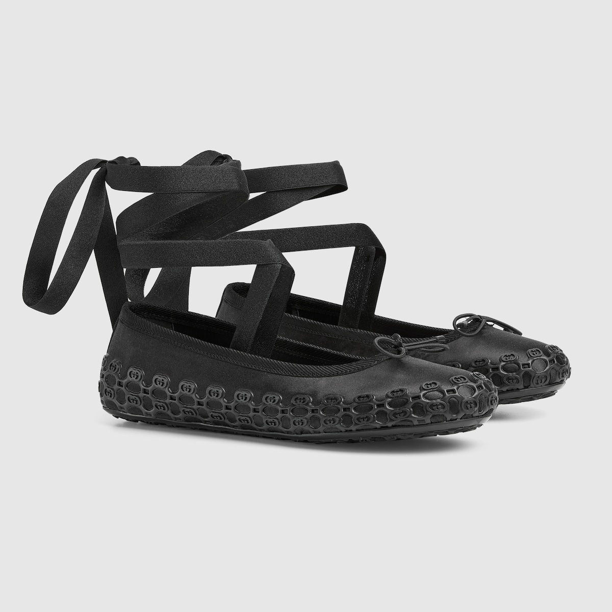 Gucci cub3d Ballerina in schwarzer Seidensatin | GUCCI® CH