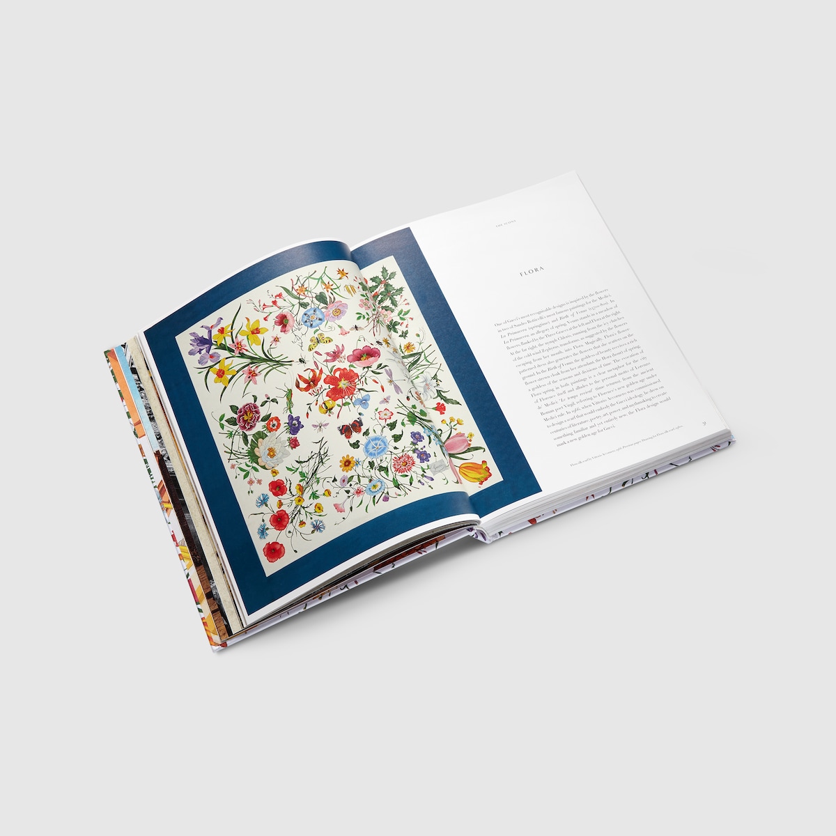 Gucci: The Art of Silk (italiano) in Volume singolo | GUCCI® IT