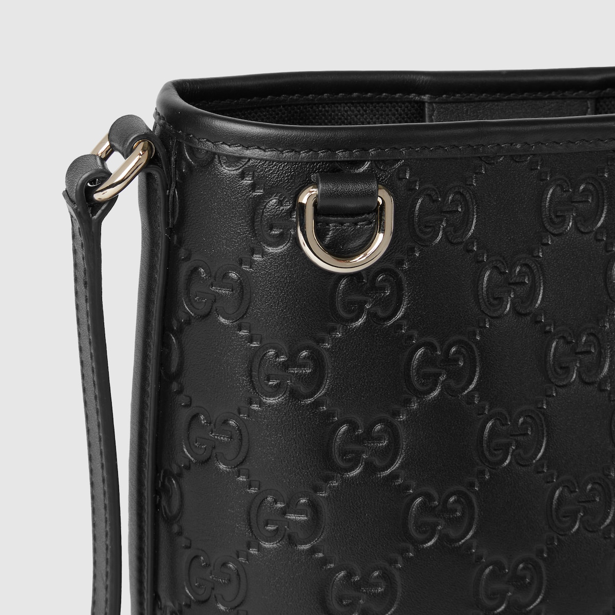 GG Emblem Nano Bucket Bag in schwarzes GG Leder | GUCCI® DE