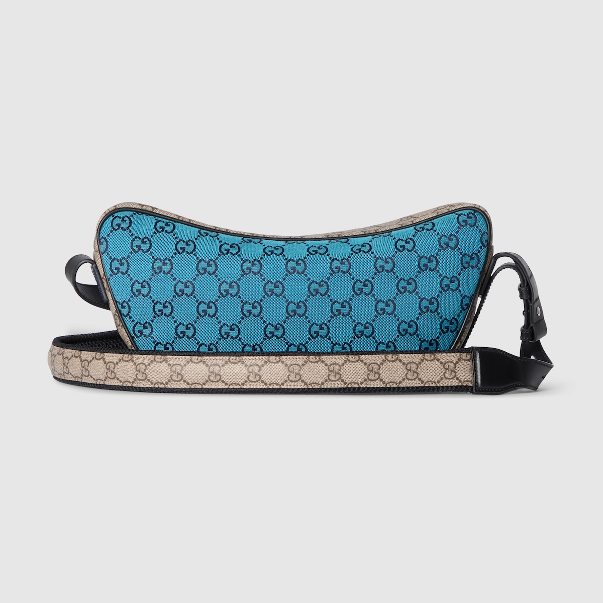 กระเป๋า Gucci Match medium GG crossbody bag inผ้าแคนวาส GG สีฟ้าอ่อน ...