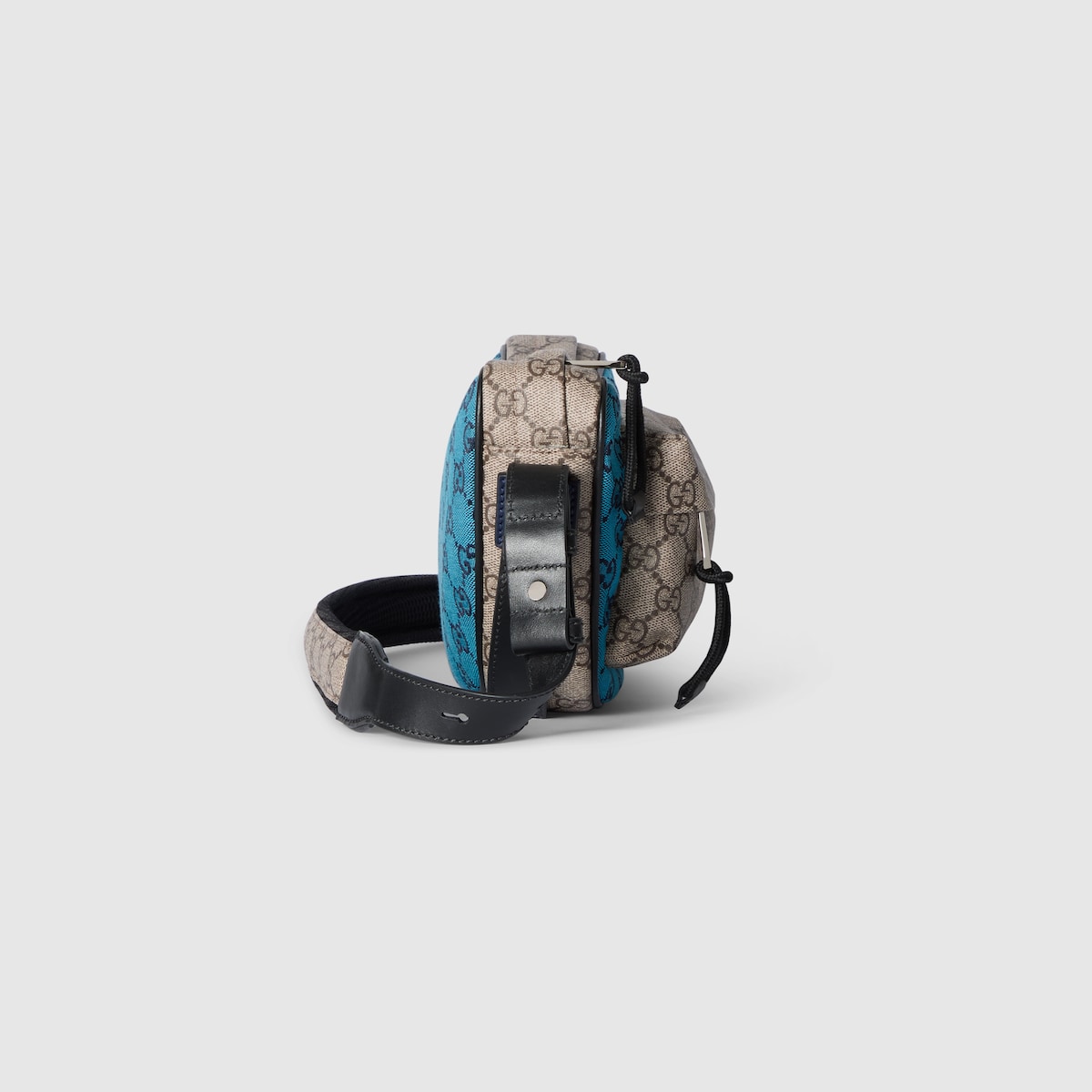 กระเป๋า Gucci Match medium GG crossbody bag inผ้าแคนวาส GG สีฟ้าอ่อน ...