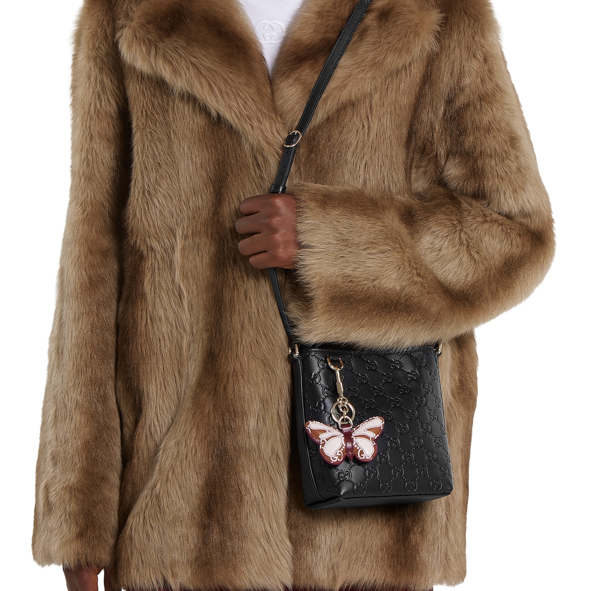 GG Emblem系列纤薄水桶包 in 黑色GG皮革 | GUCCI® UK