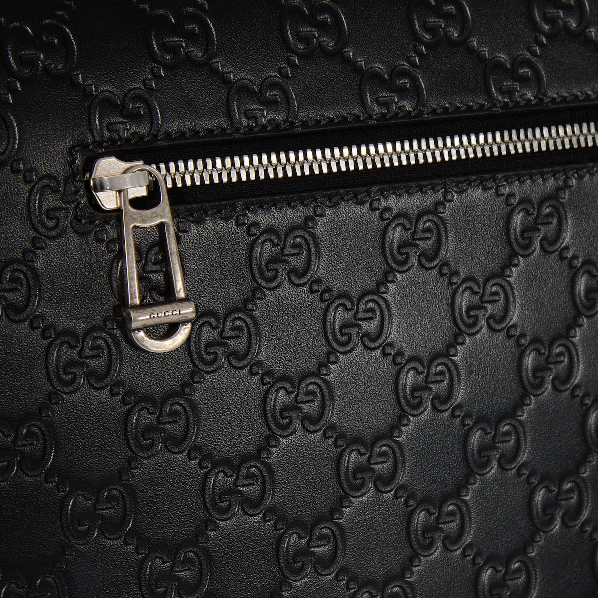 GG Emblem medium crossbody bag in black GG leather | GUCCI® MX