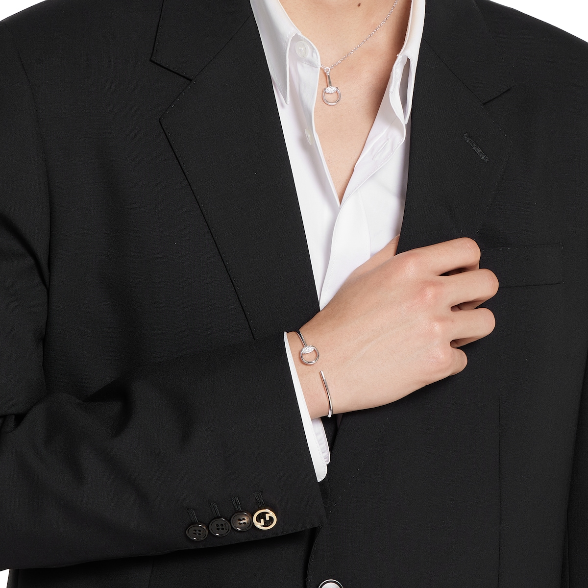 สร้อยข้อมือ Gucci Horsebit 18k diamond bangle bracelet inทองคำขาว 18k ...