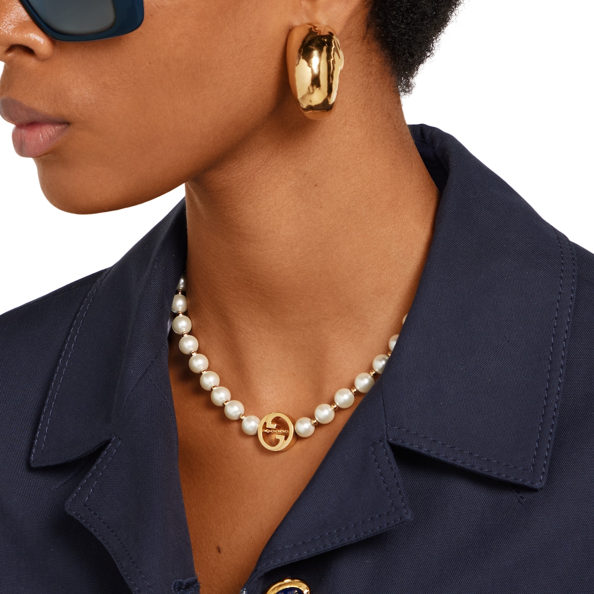 Gucci Interlocking pearl necklace in light gold-toned brass | GUCCI® US
