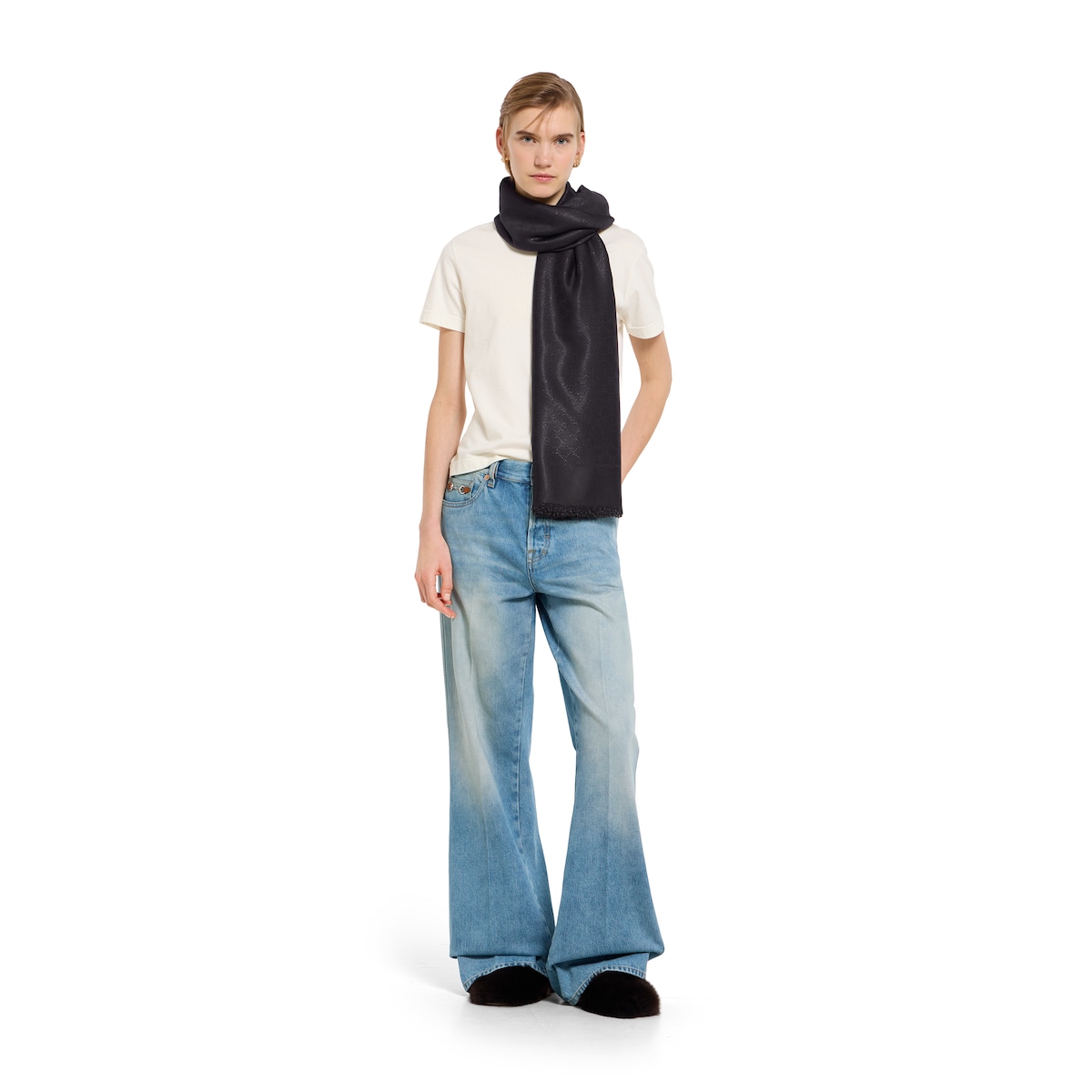 Scialle in lana e seta GG lamé in nero | GUCCI® IT