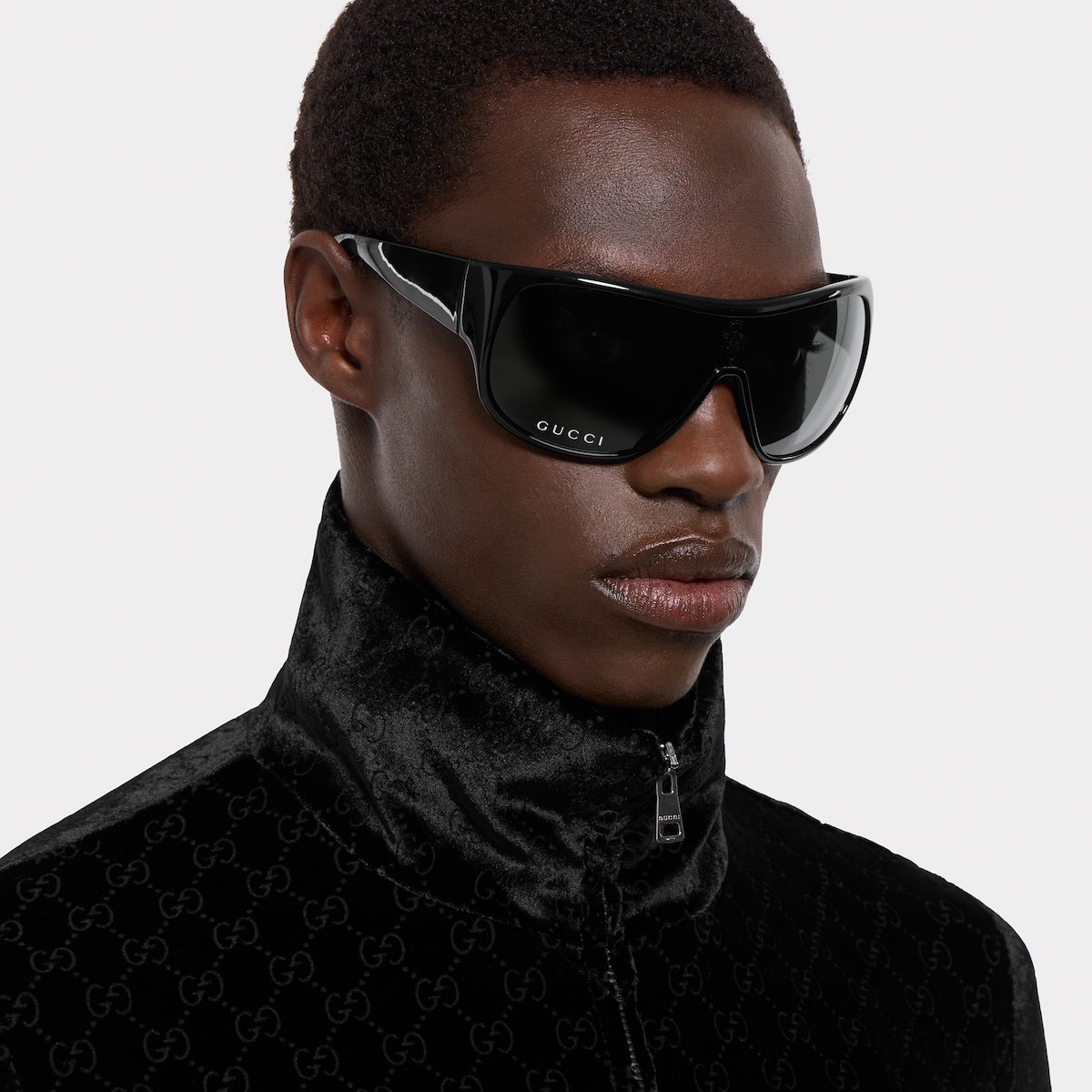 Mask frame sunglasses in black | GUCCI® IT