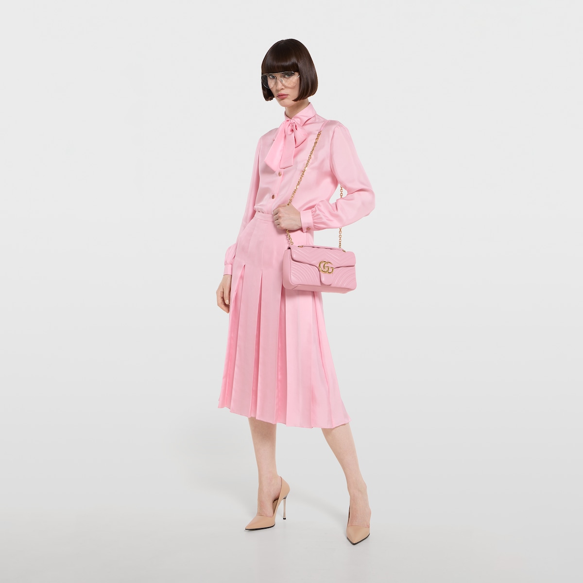 GG Marmont medium shoulder bag in light pink leather | GUCCI® GR