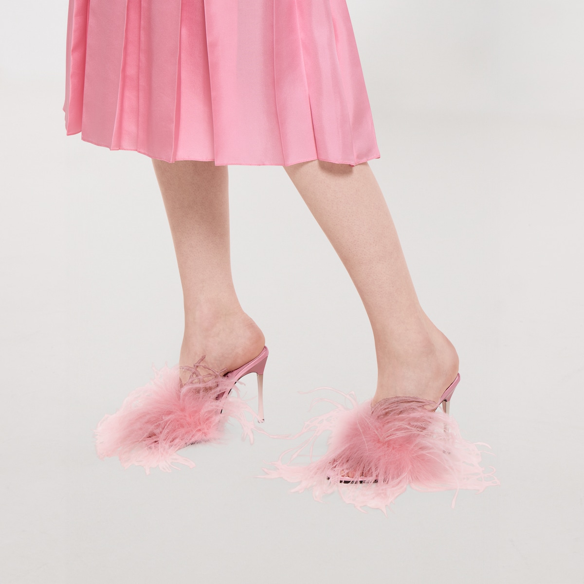 Women's Bombshell slide sandal in light pink feather | GUCCI® NL