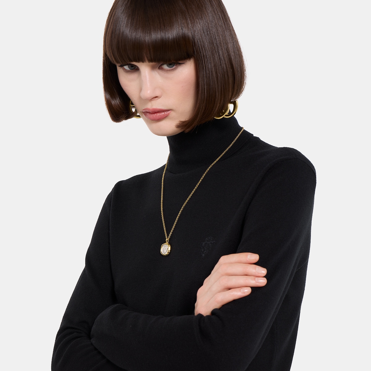 Gucci crest pendant necklace in gold-toned brass | GUCCI® UK